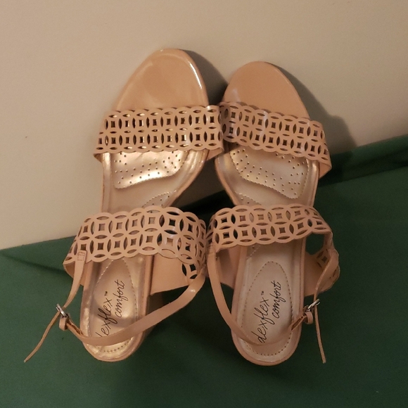 dexflex comfort | Shoes | Dexflex Comfort Tan Sandals With Lasercut ...